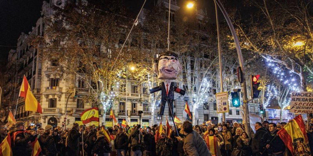 La Fiscalía recurre el archivo de la causa del muñeco de Sánchez ...