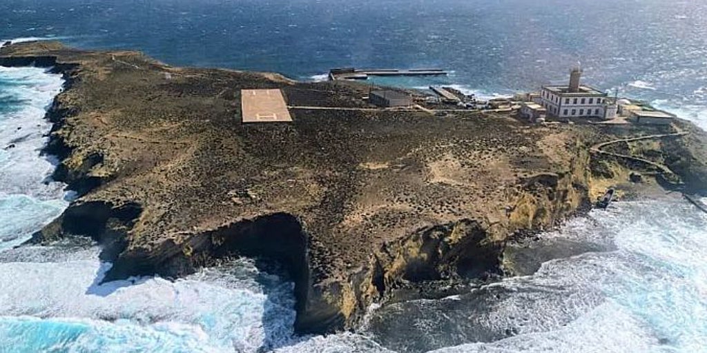 La Armada custodia a unos 200 inmigrantes en la Isla de Alborán en ...