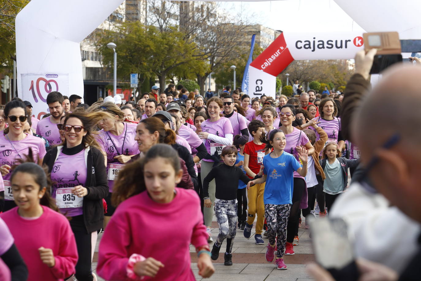 Fotos: la multitudinaria carrera 'Pink Running' brilla por el centro de ...