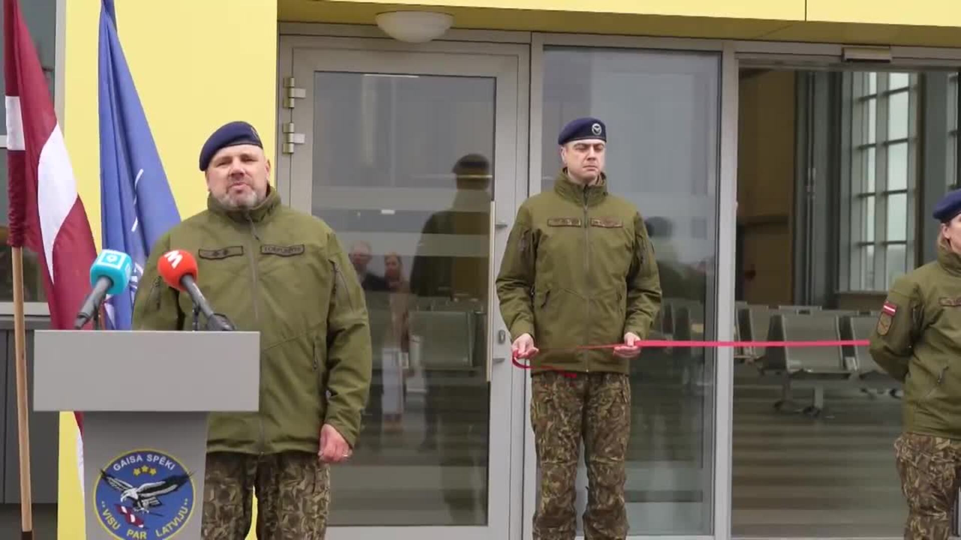 El ministro de Defensa letón inaugura nueva terminal de pasajeros de la ...