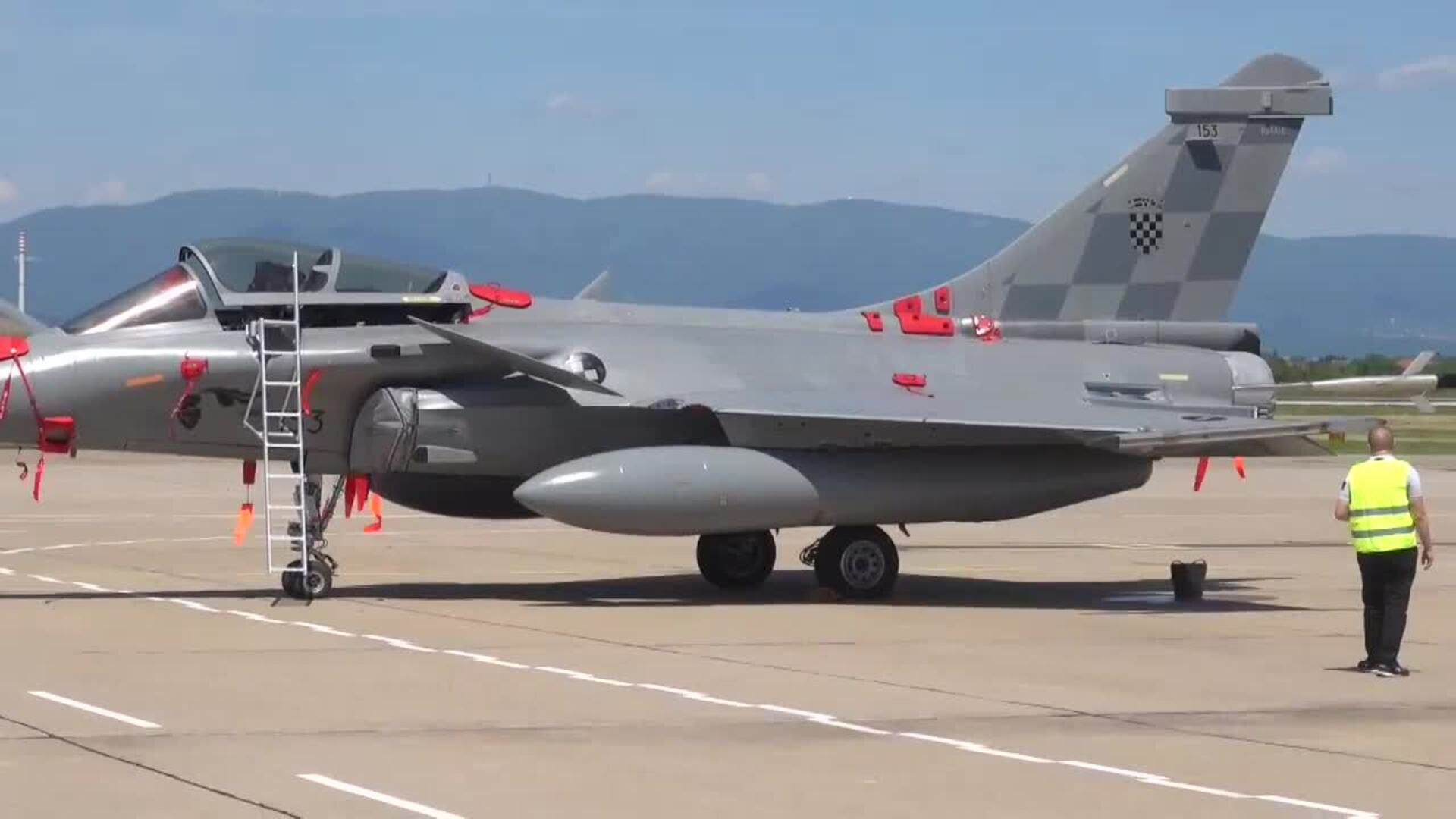 Presentación de los nuevos cazas Dassault Rafale F3-R en el aeropuerto ...