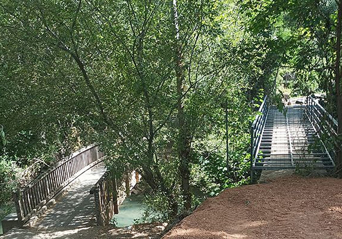 El Surrealista Puente De San Juan Dos Ciegos Cruzando Un Puente