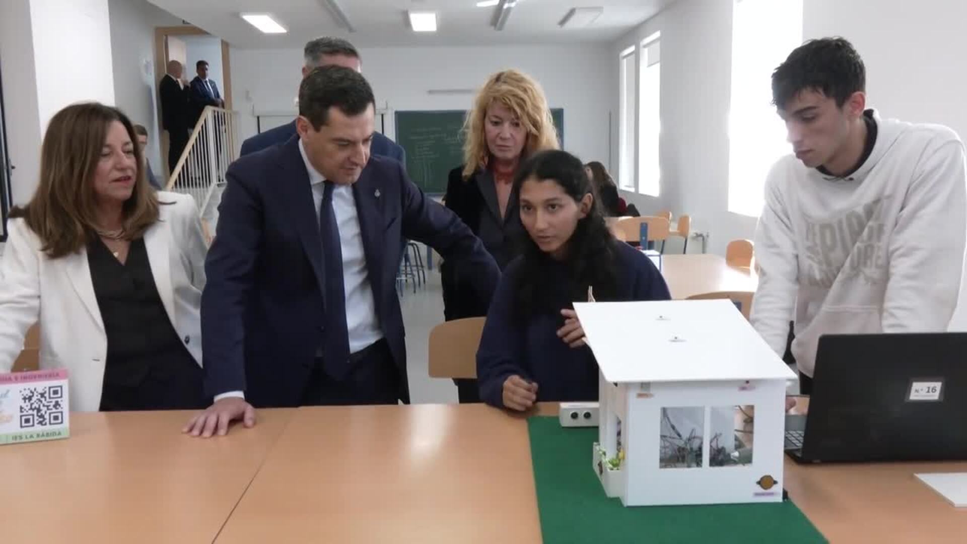 Moreno destaca el sistema educativo público "más grande de España", con ...
