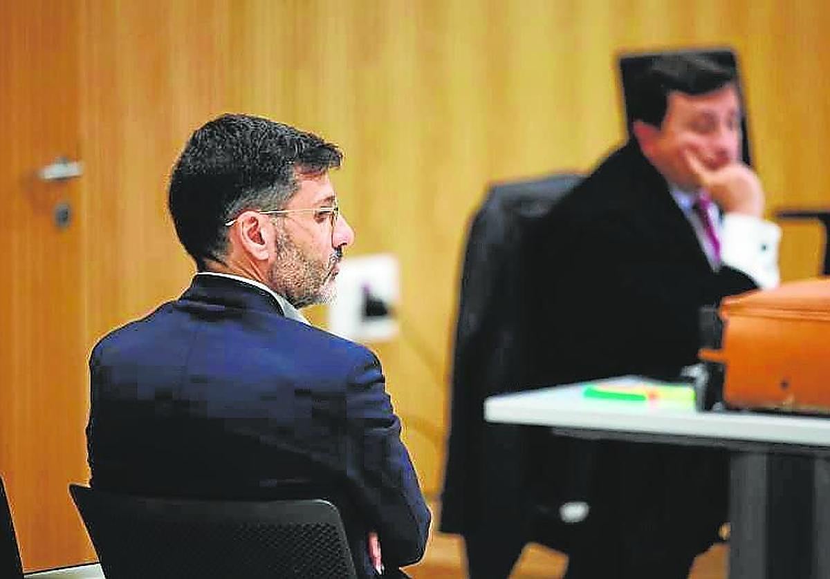 Jesús León vuelve al banquillo: el juicio por el 'caso saqueo' del ...