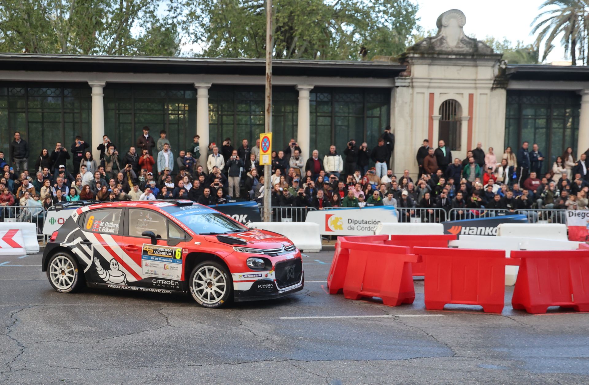 El espectacular tramo urbano del Rally Sierra Morena, en imágenes