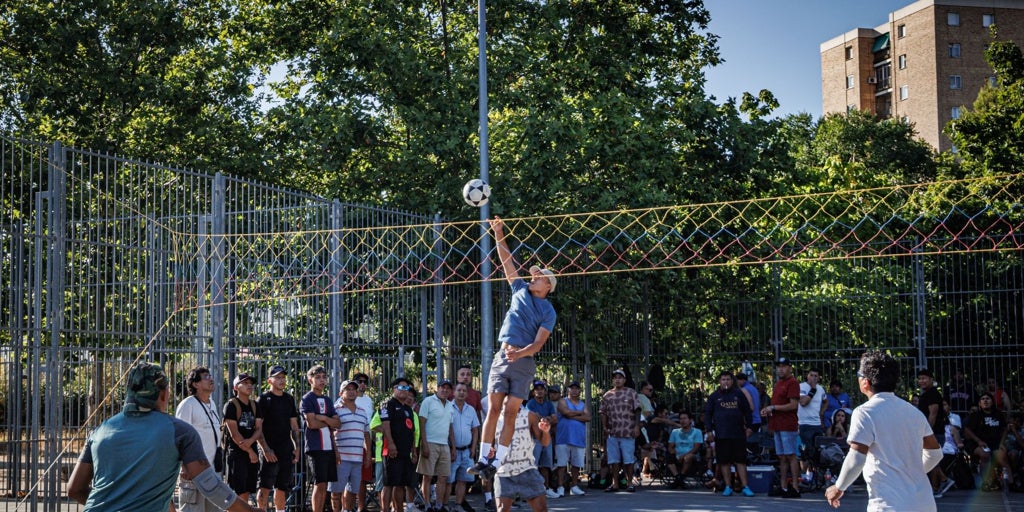 Bola de partido para el ecuavóley: Usera tendrá la primera cancha