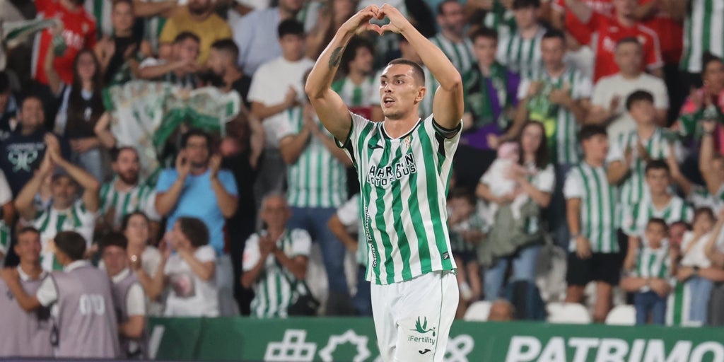 Adrián Fuentes mantiene con gol el pulso de la titularidad en la ...