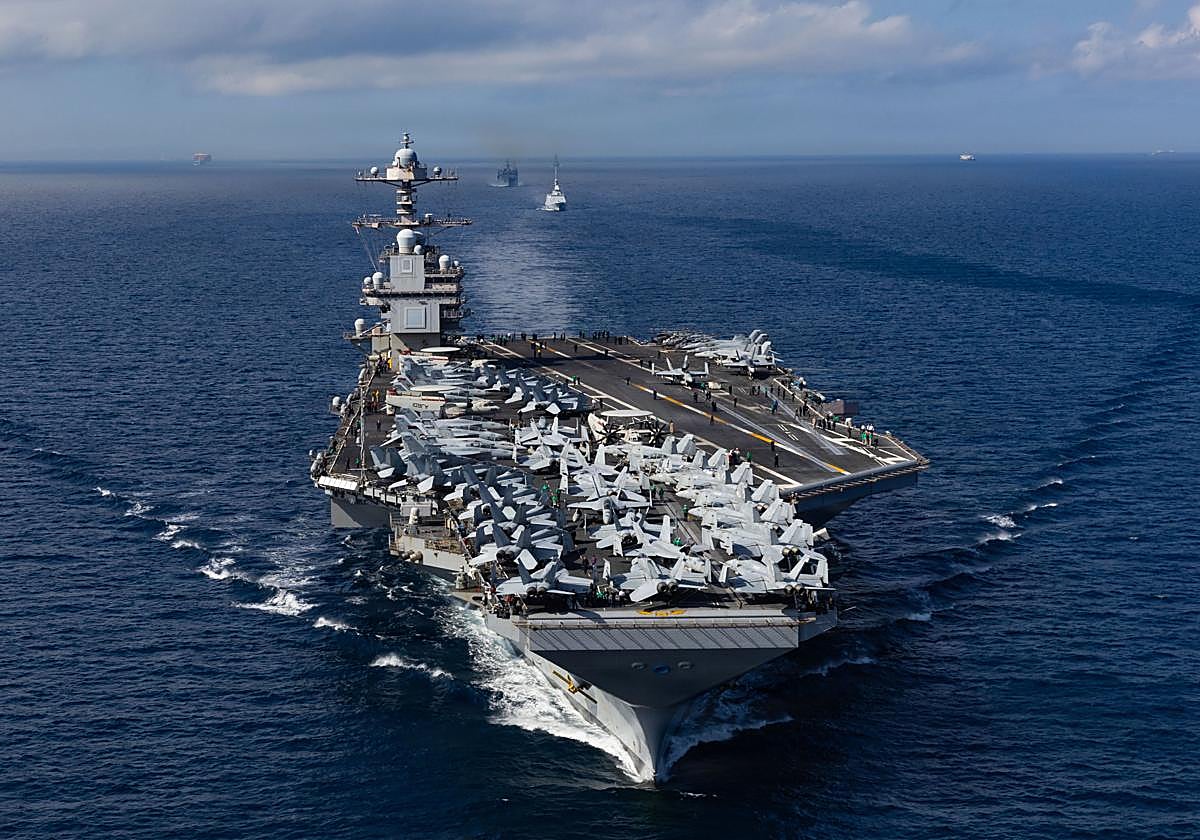 El Gerald R. Ford, mayor portaviones nuclear de EE.UU., pasa por España ...