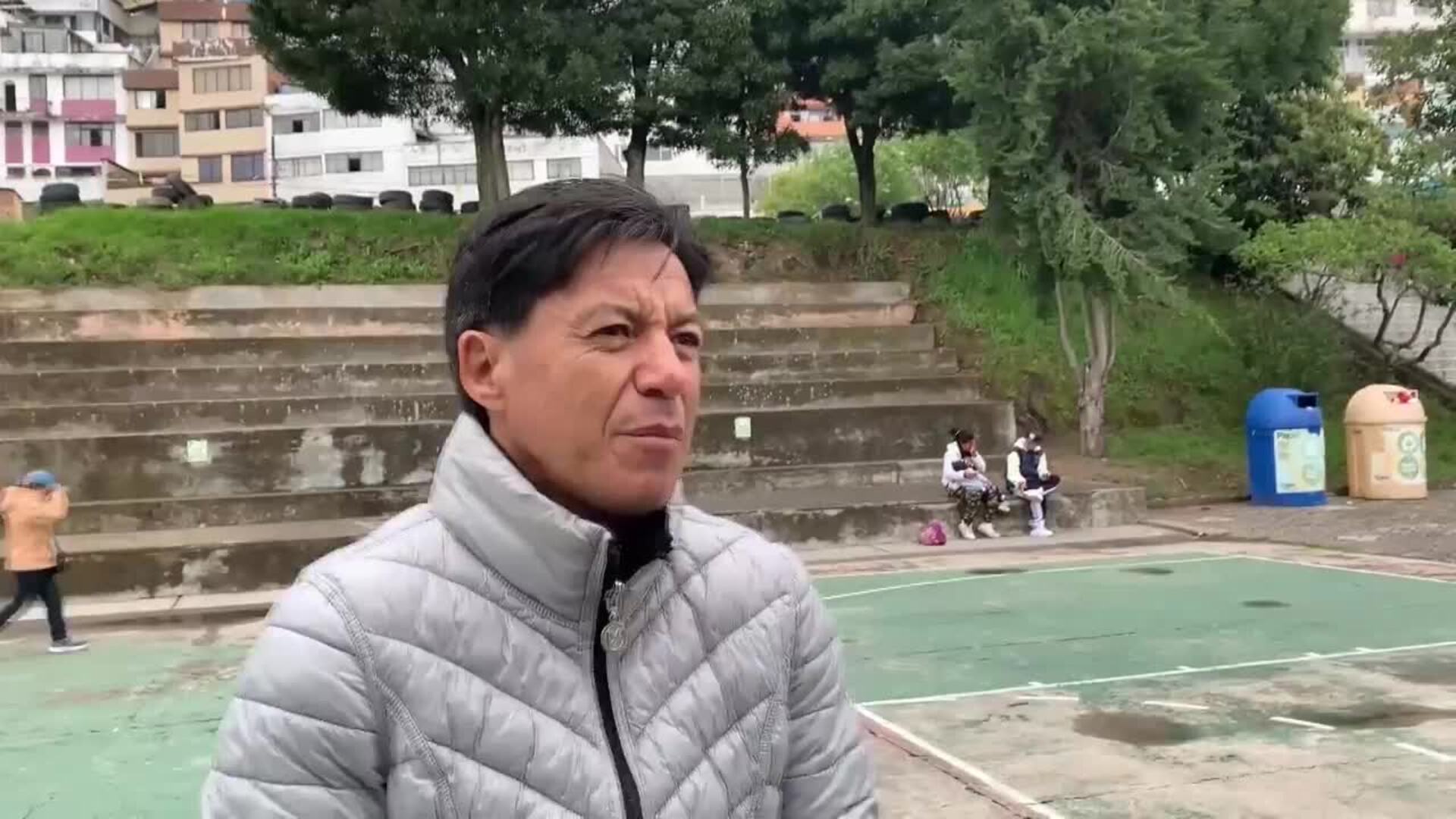 Ecuador acude a las urnas "muy dividido" para decidir si quiere una ...