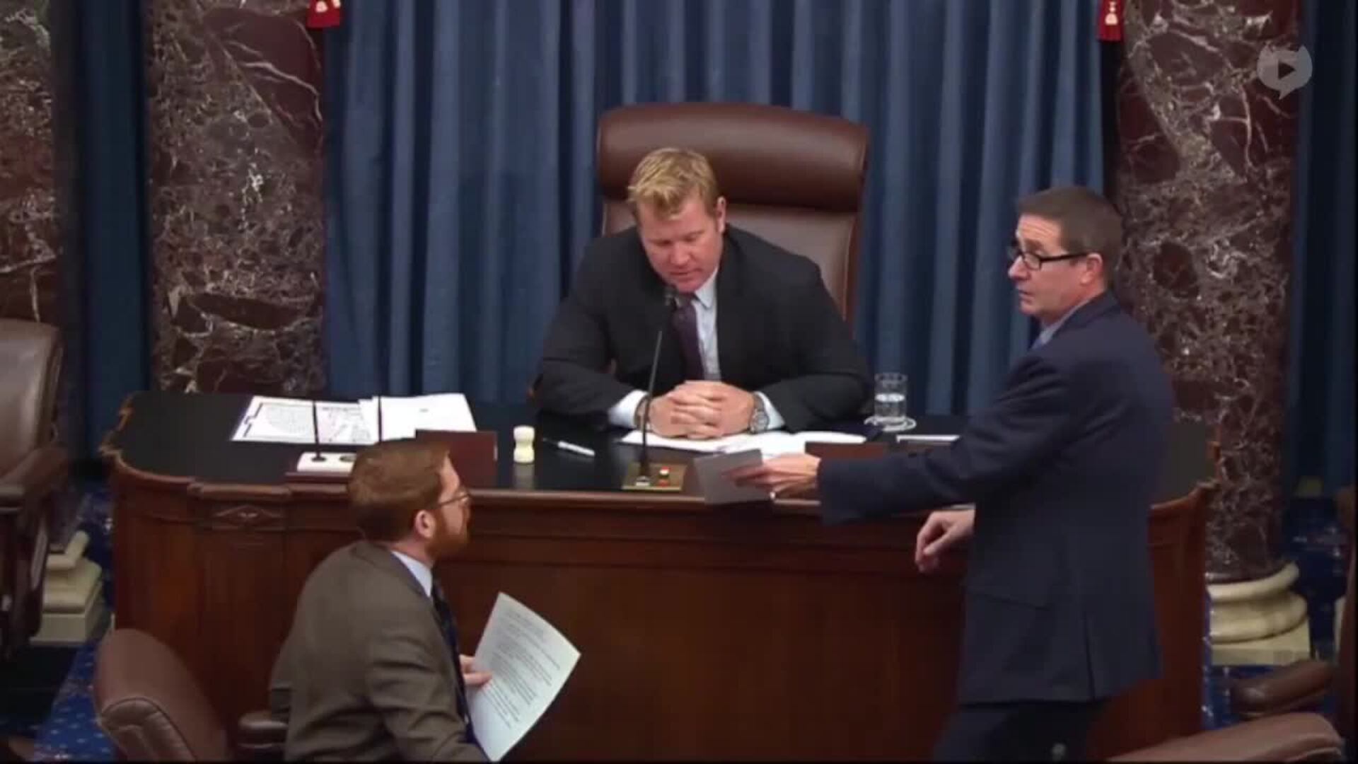 Senado aprueba resolución para intentar bloquear nuevas incursiones de ...