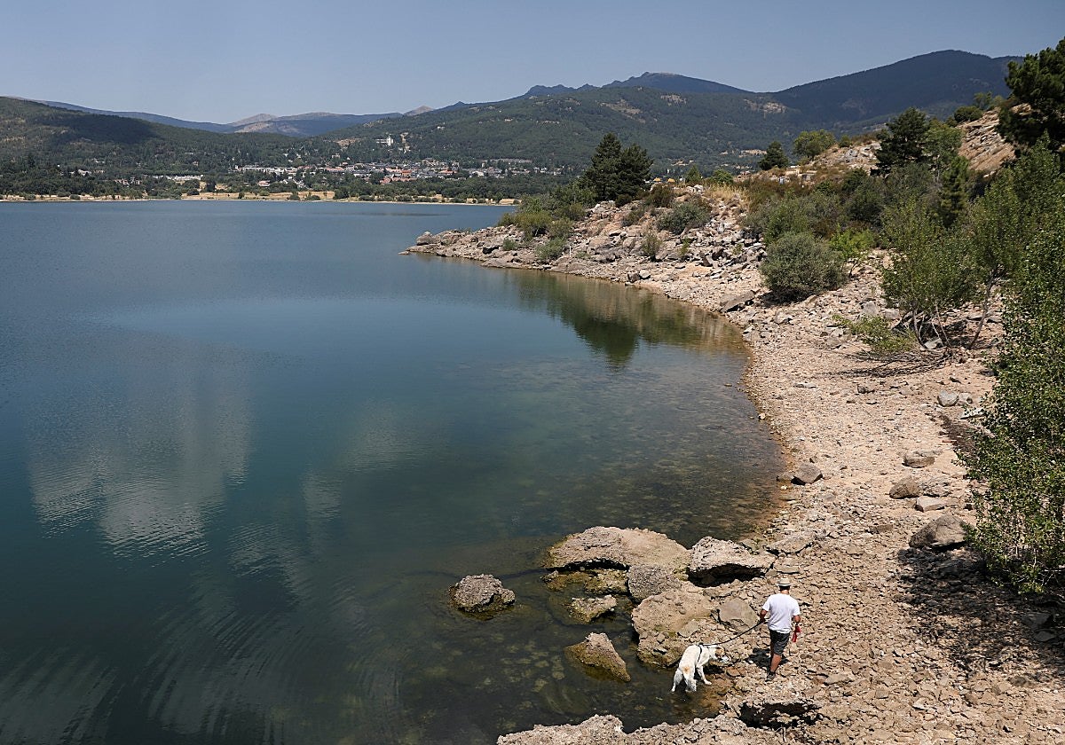El pueblo en la sierra de Madrid donde comer cocido y al que puedes ...