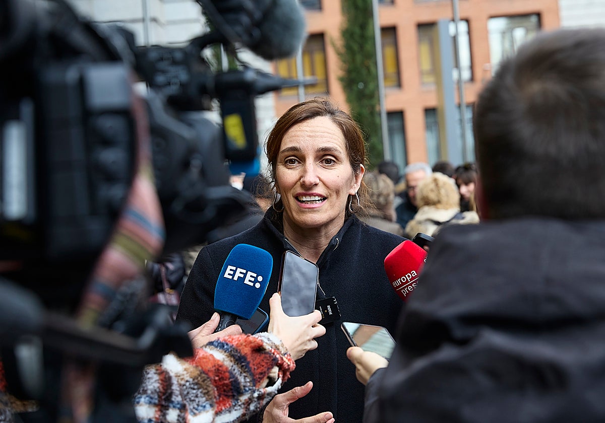 Rueda de prensa de Mónica García sobre el Estatuto Marco de los ...