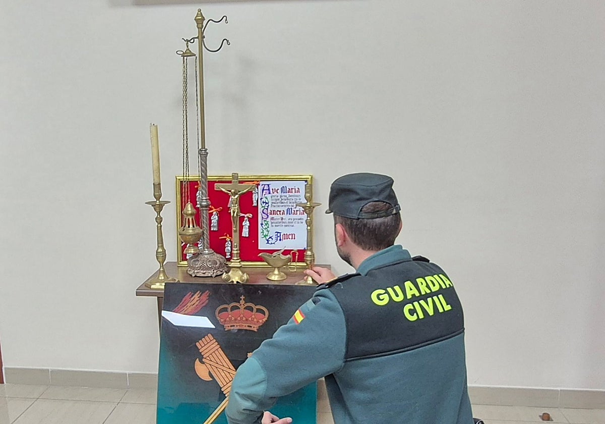 Agentes del Seprona recuperan en Baena objetos robados de la ermita de ...
