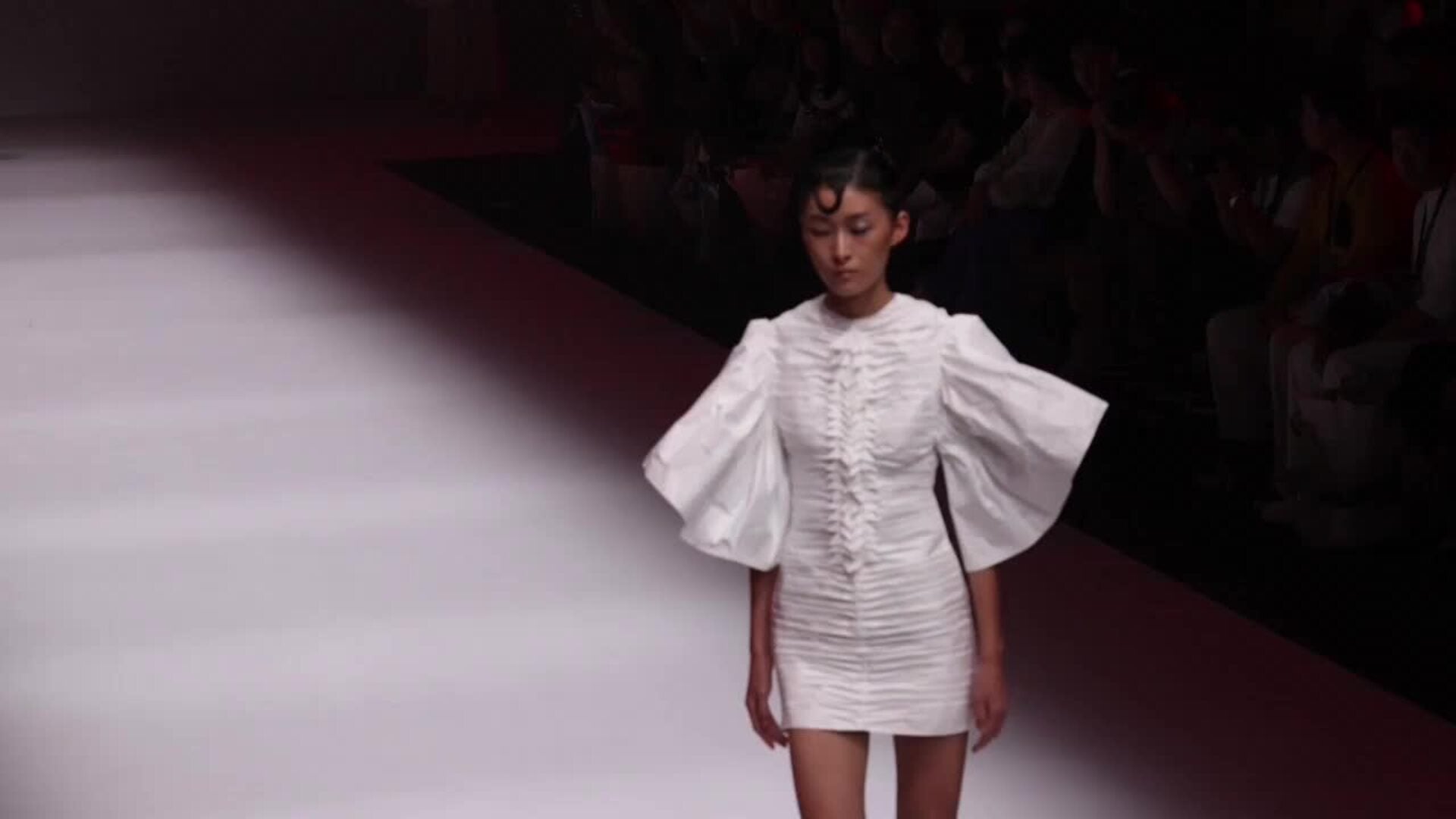 Diseñadores chinos muestran sus colecciones en la Semana de la Moda de ...