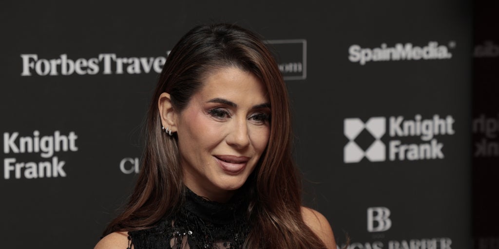 Erome mzpoke skinny beauty in her bra panties and a sheer