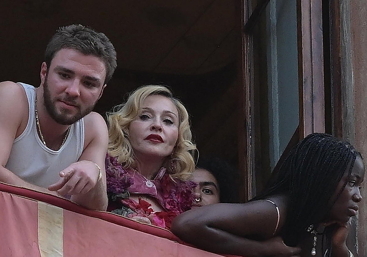 Madonna celebra su 67 cumpleaños en Italia con su joven novio, sus dos hijas, caballos y un ...