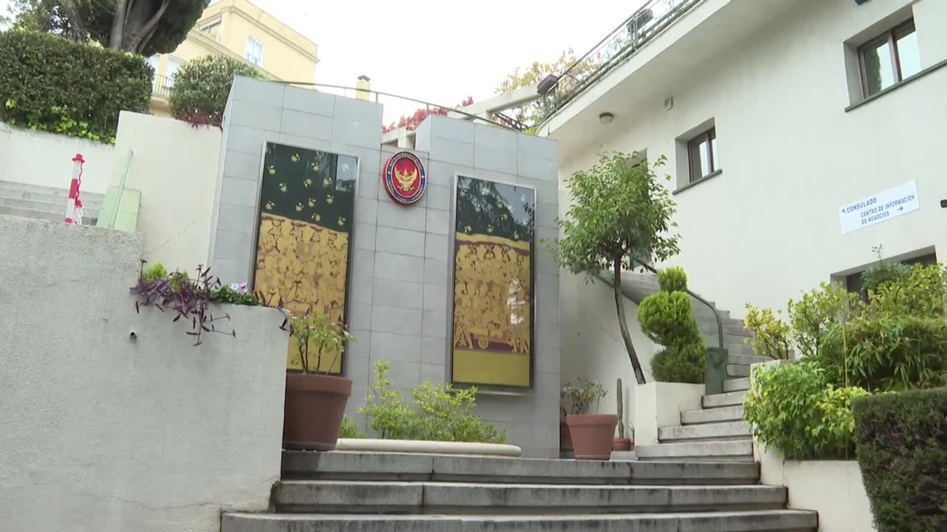 Reina Sofía firma el libro de condolencias por fallecimiento de la ...