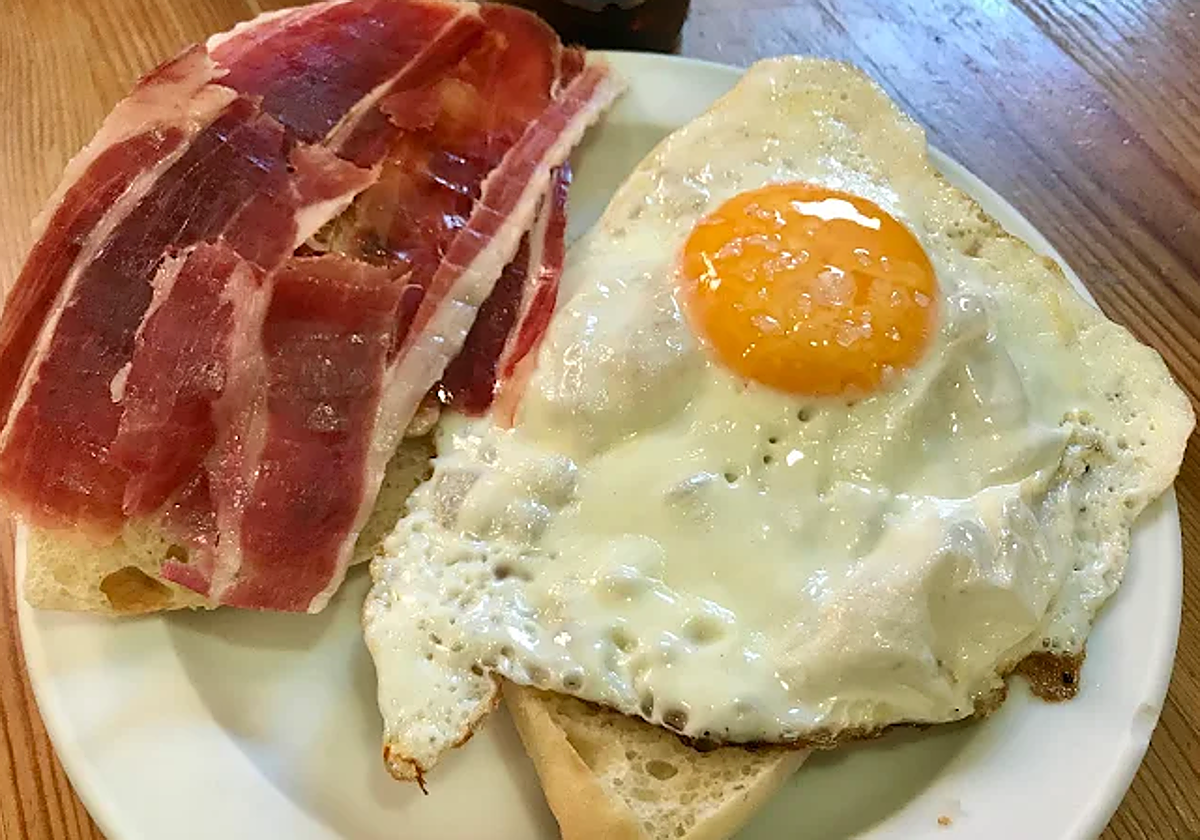 El bar de Pino Montano con la carta más larga de montaditos: hasta 200 ...