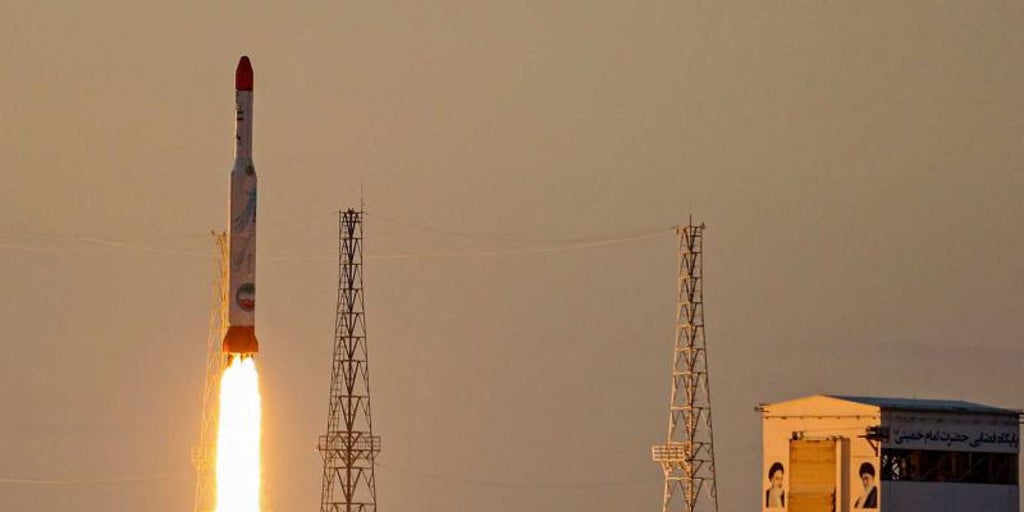 Irán Presenta Su Primer Misil Hipersónico De Fabricación Doméstica