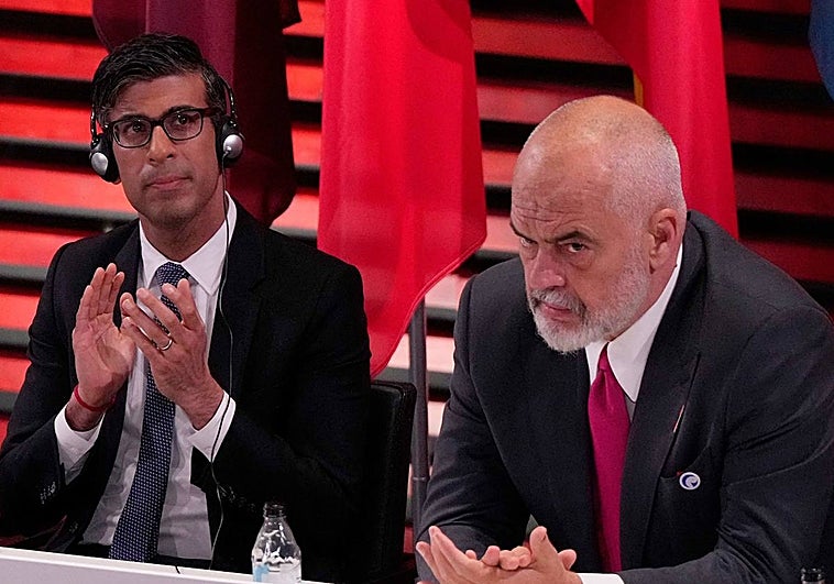 El Gobierno británico ofrece 1.500 libras a presos albaneses para que ...