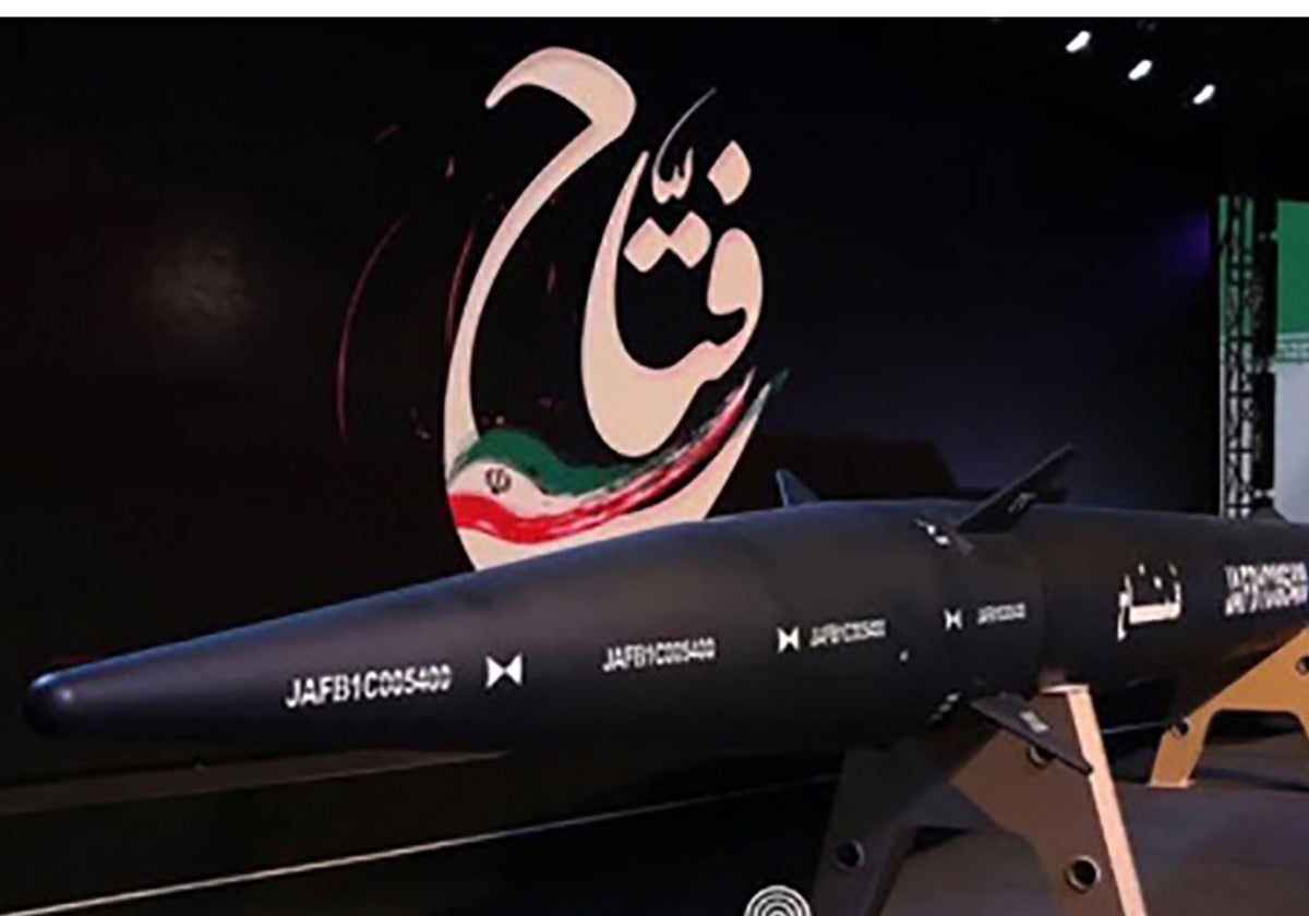 Irán Presenta El Primer Misil Hipersónico Capaz De Viajar A Velocidades