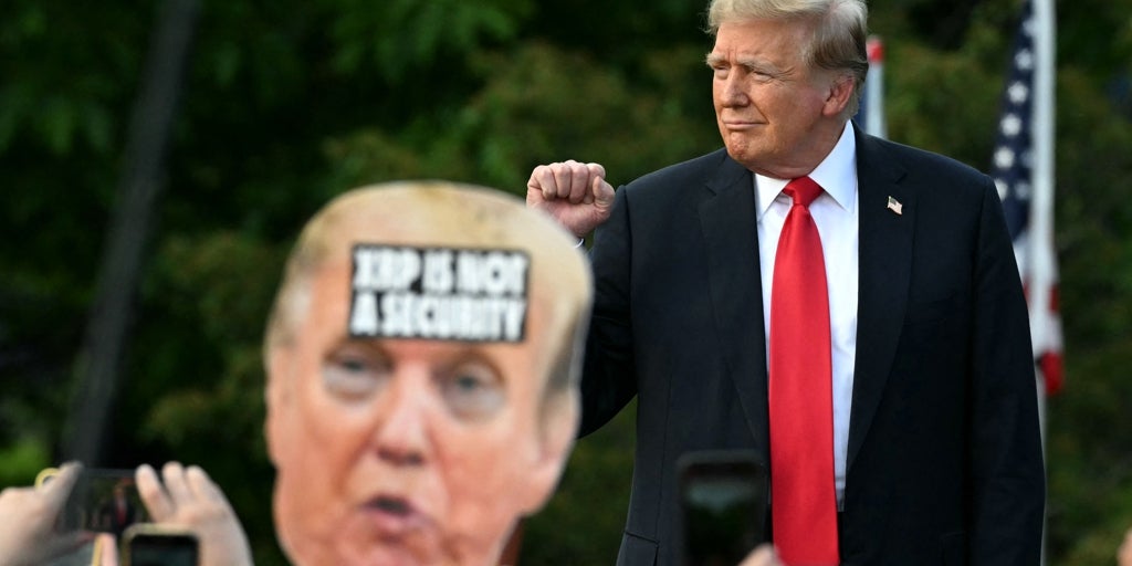 Trump se atreve con el voto de las minorías raciales, bastión de Biden