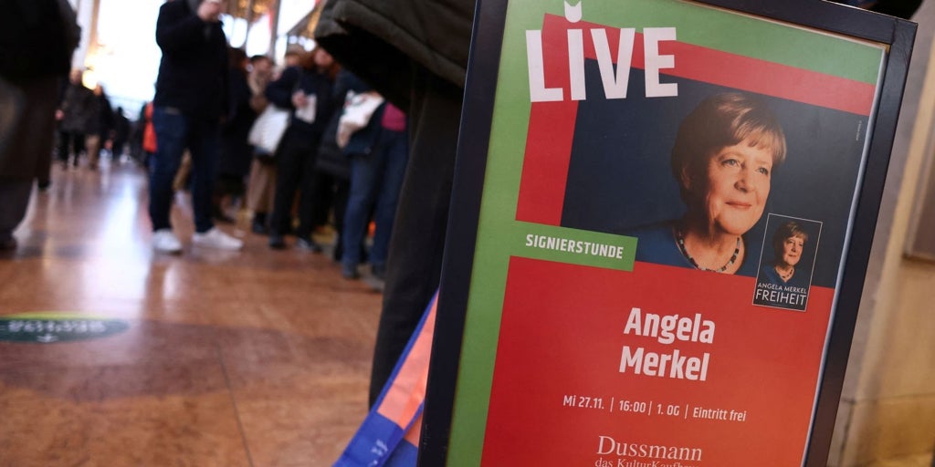 Angela Merkel sale de gira mundial con su libro