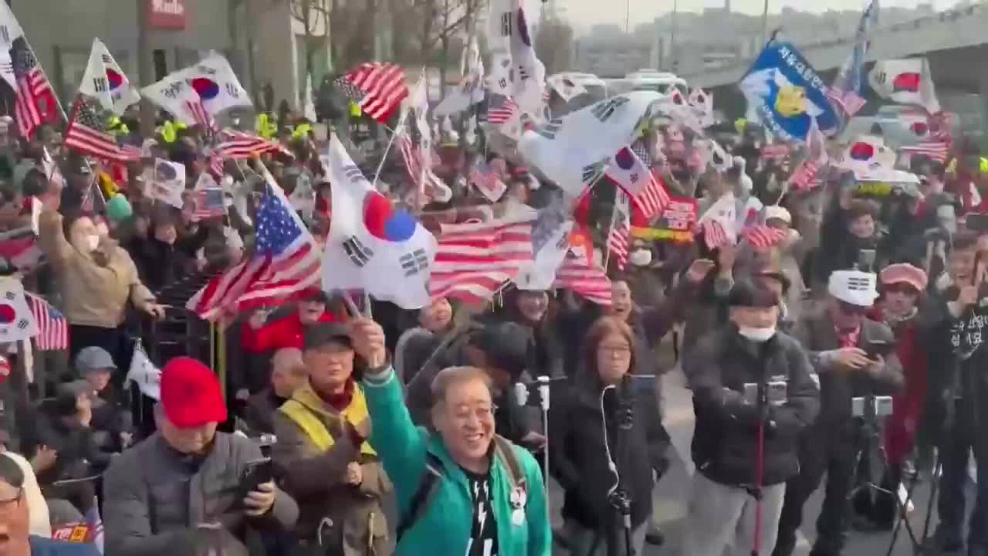 Un tribunal surcoreano ordena liberar al presidente surcoreano