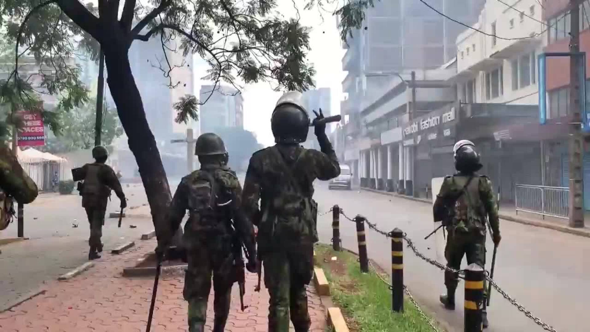 Miles de kenianos se manifiestan en Nairobi para conmemorar el primer ...