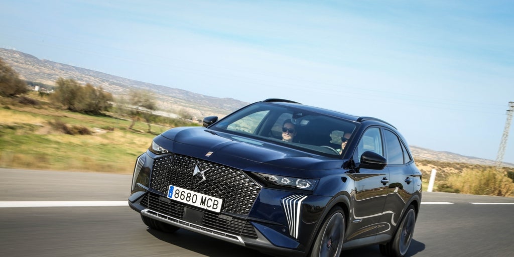 DS7 SUV: Premium en versión híbrida enchufable y tracción total