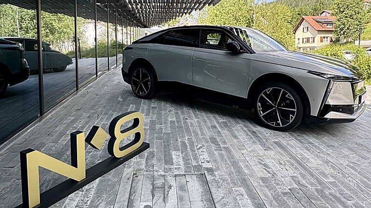 * DS Nº8: El SUV eléctrico de 750 km de autonomía y agilidad ...