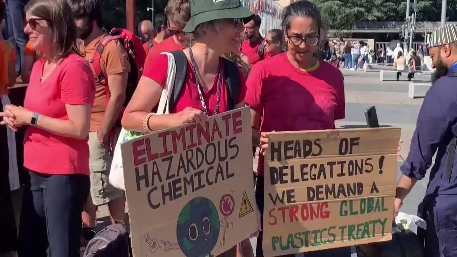 Greenpeace pide ante la sede europea de la ONU en Ginebra un tratado ...