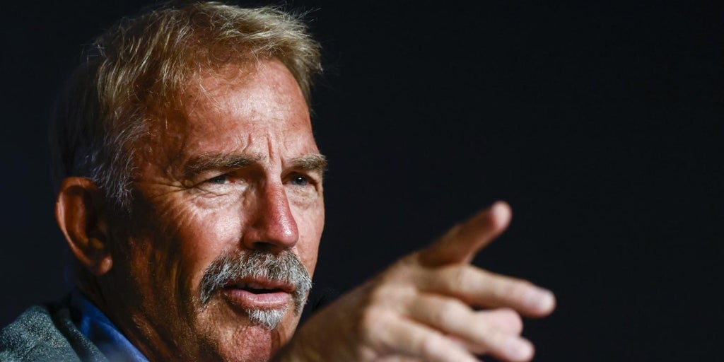 Kevin Costner con su wéstern río y Donald Trump antes del trumpismo
