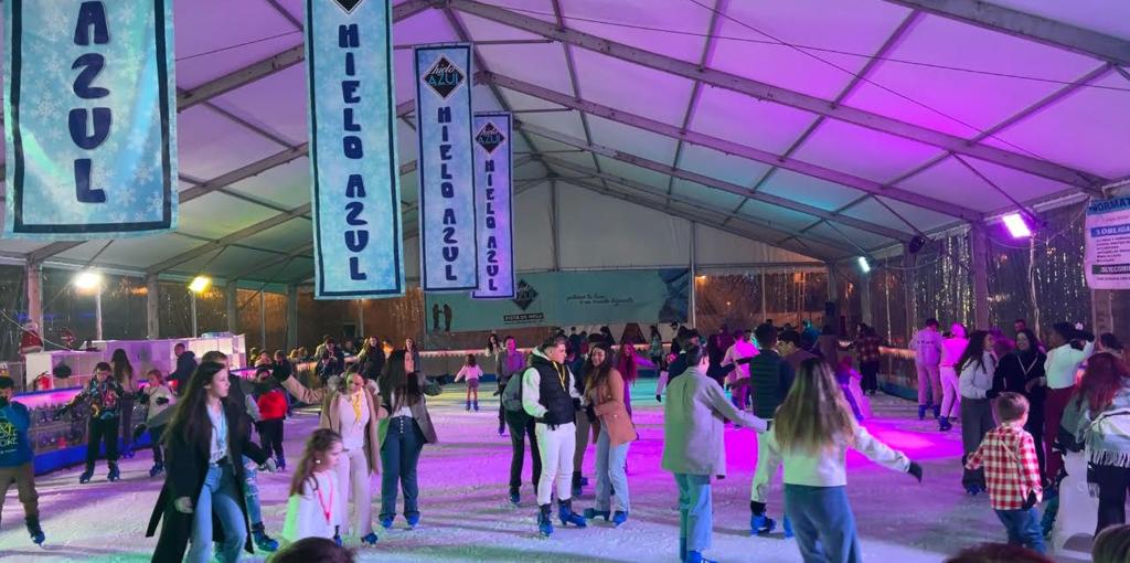 La gran pista de hielo del Prado de San Sebastián vuelve a Sevilla por Navidad: atracciones ...