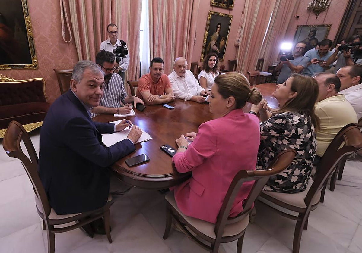 José Luis Sanz asume la primera rectificación en su gestión con el ...