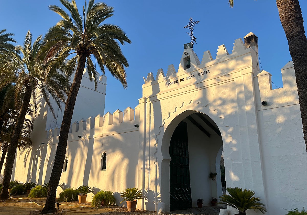 La hacienda Torre de Doña María de Dos Hermanas, en venta en un portal ...