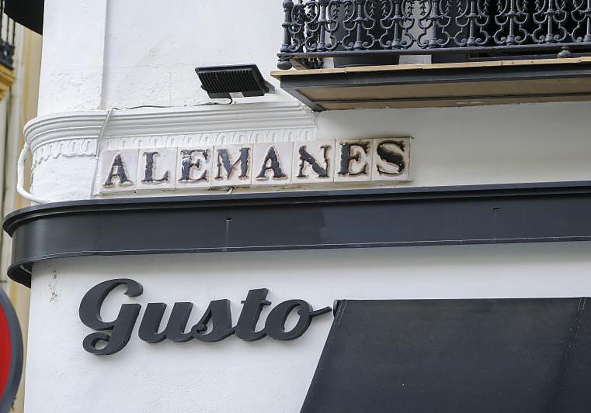 Batida contra los rótulos y toldos estridentes en el entorno de la ...