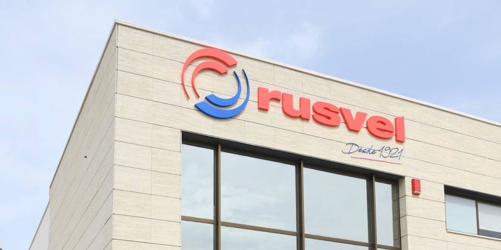 Grupo Rusvel inaugura en el puerto de Sevilla su primer gran centro logístico