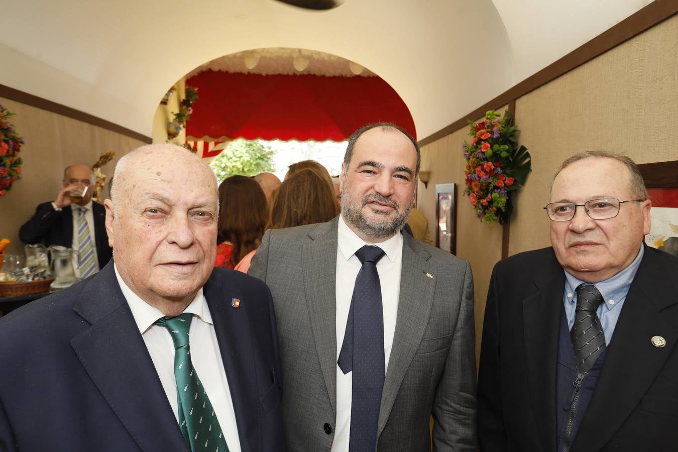 Miércoles de recepciones en las casetas de la Feria de Abril de Sevilla