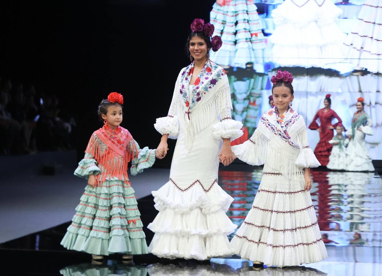 El desfile de Maricruz & Montecarlo desde 1958 en SIMOF 2025, en imágenes
