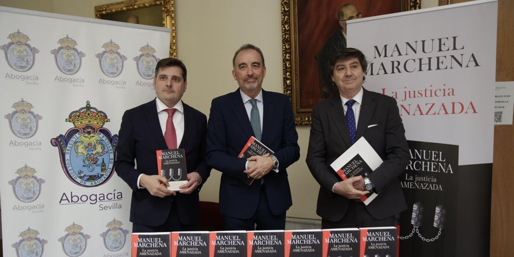 El juez Manuel Marchena en la presentación de su libro en Sevilla: «La ...