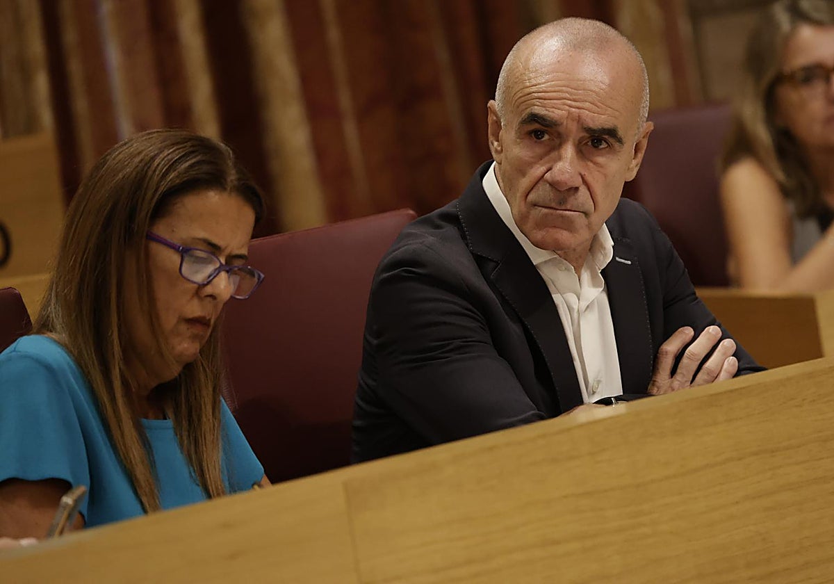 Antonio Muñoz amenaza con llevar los toldos de la Avenida a los tribunales