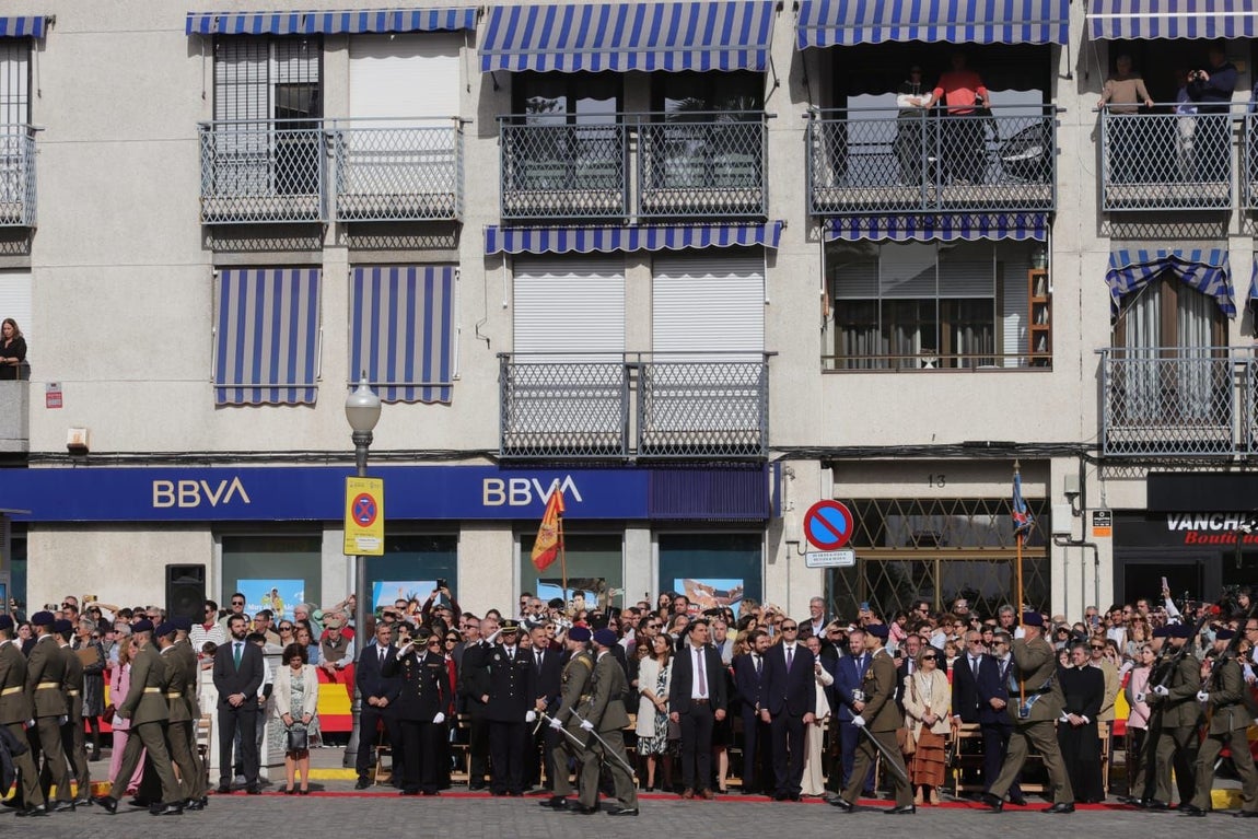 Las imágenes del desfile militar por el medio siglo del Batallón de ...