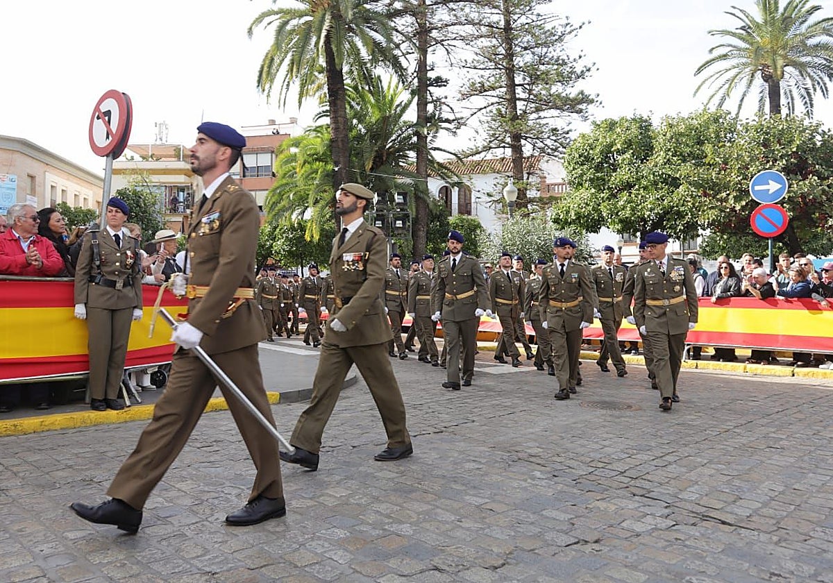 Las imágenes del desfile militar por el medio siglo del Batallón de ...