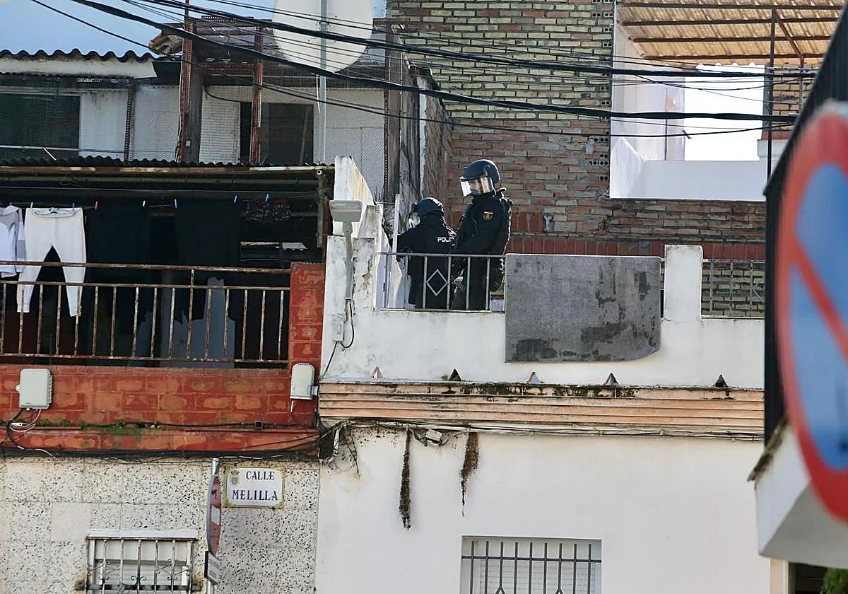 En libertad el hombre que se atrincheró en su vivienda de Camas al que ...