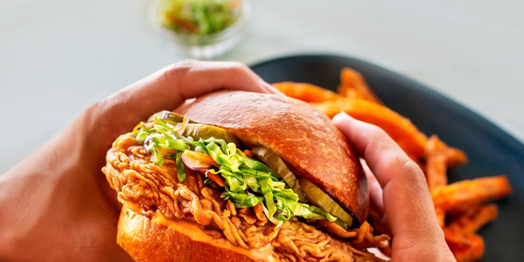 EE.UU. aprueba el consumo humano de carne de pollo cultivada en laboratorio