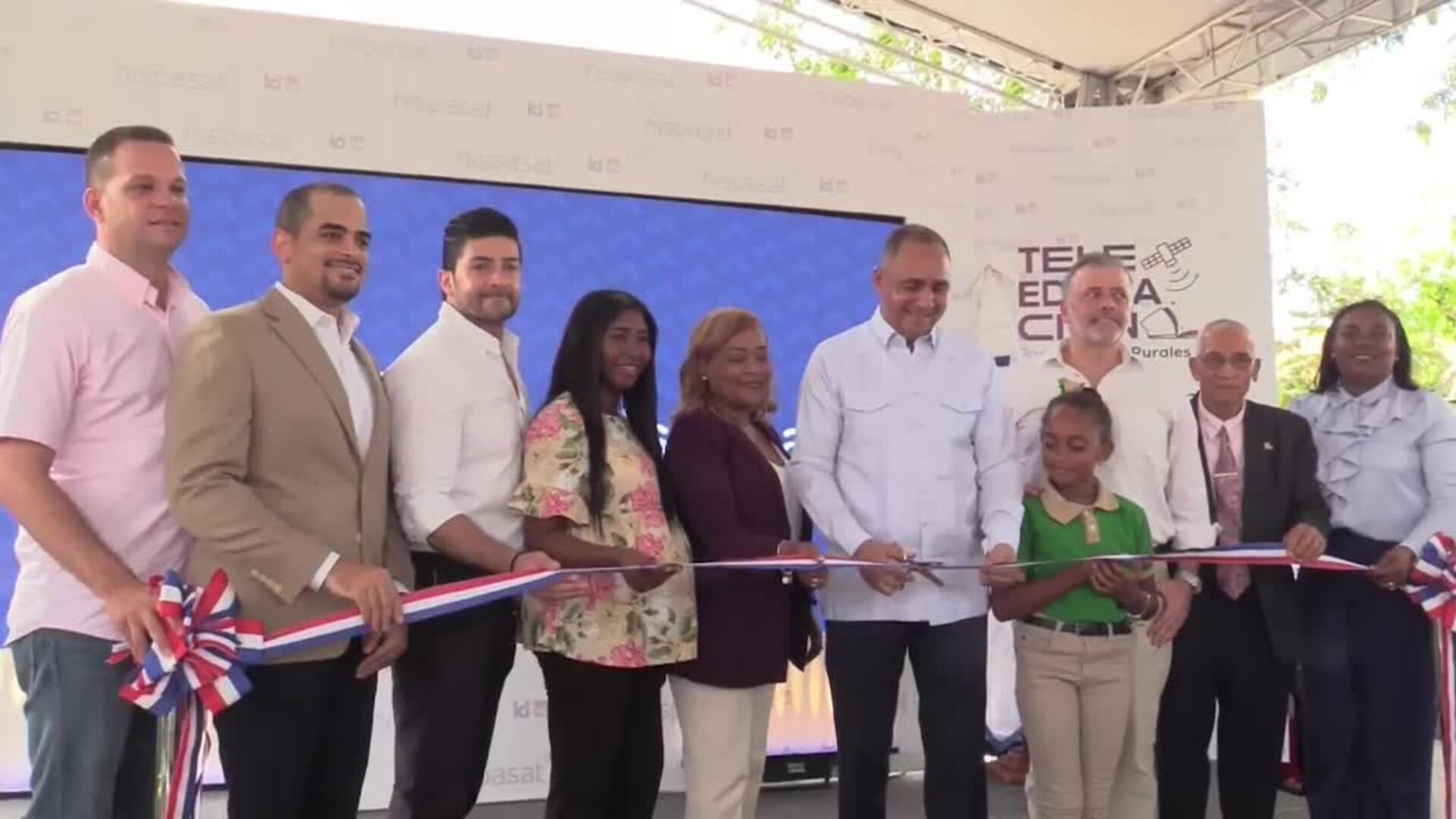 Inauguración de aula virtual con tecnología satelital en escuela rural ...