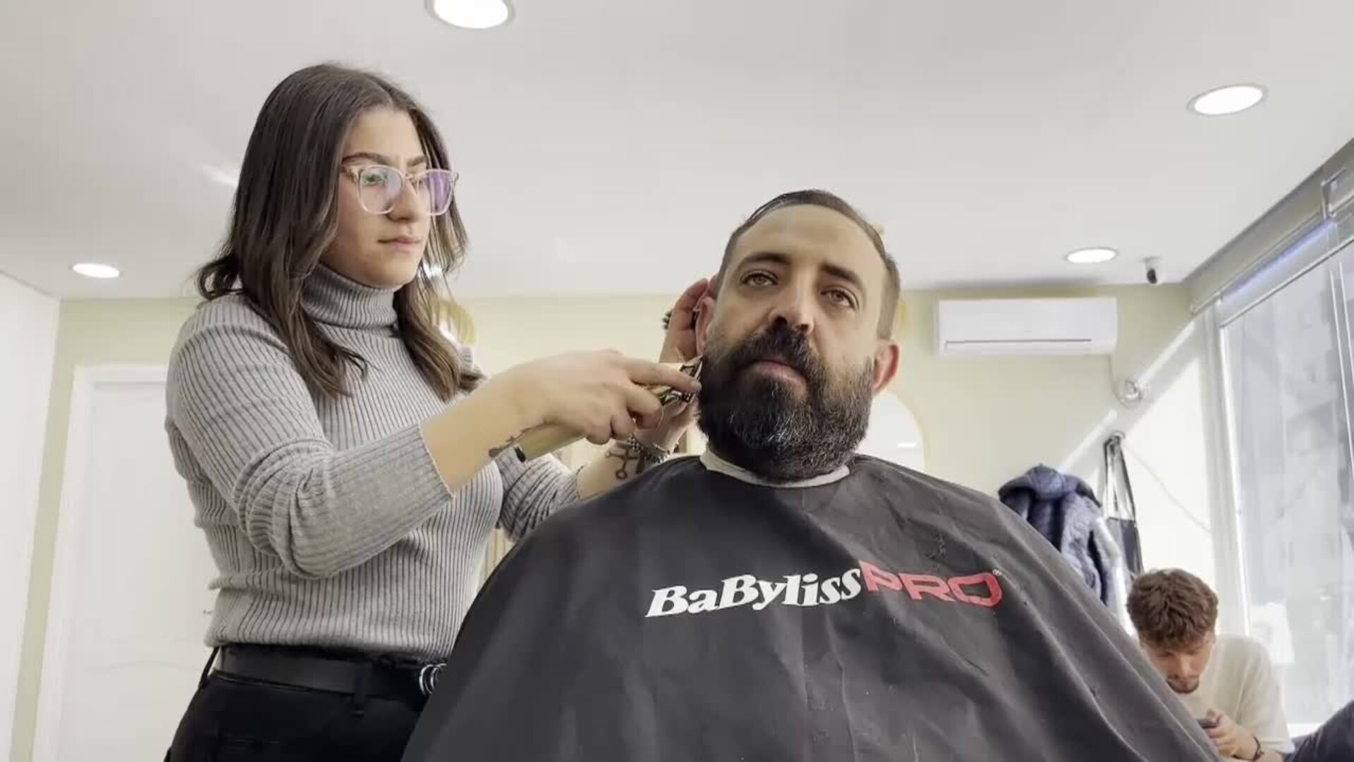 Nour el-Houda Boukadida, primera mujer tunecina que abre una peluquería ...