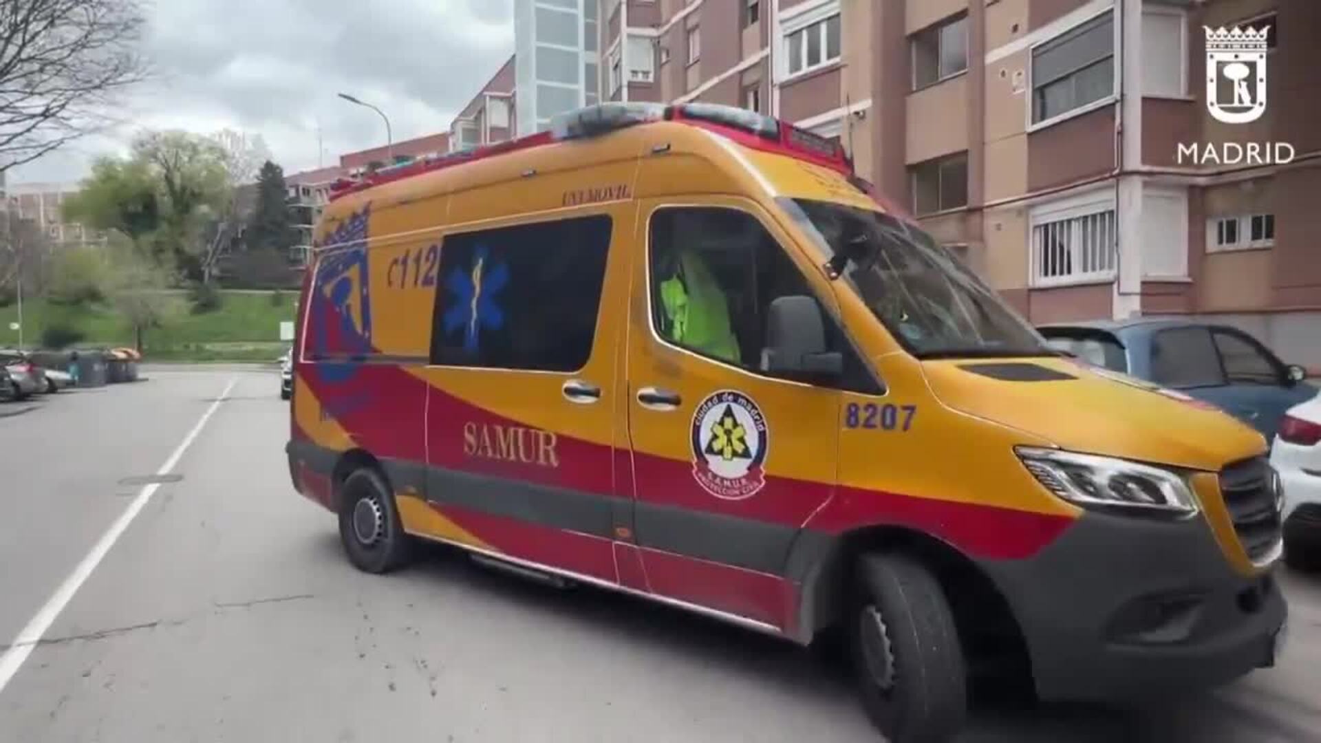 Dos heridos leves con quemaduras en la cara en un incendio en un local de Ciudad Lineal
