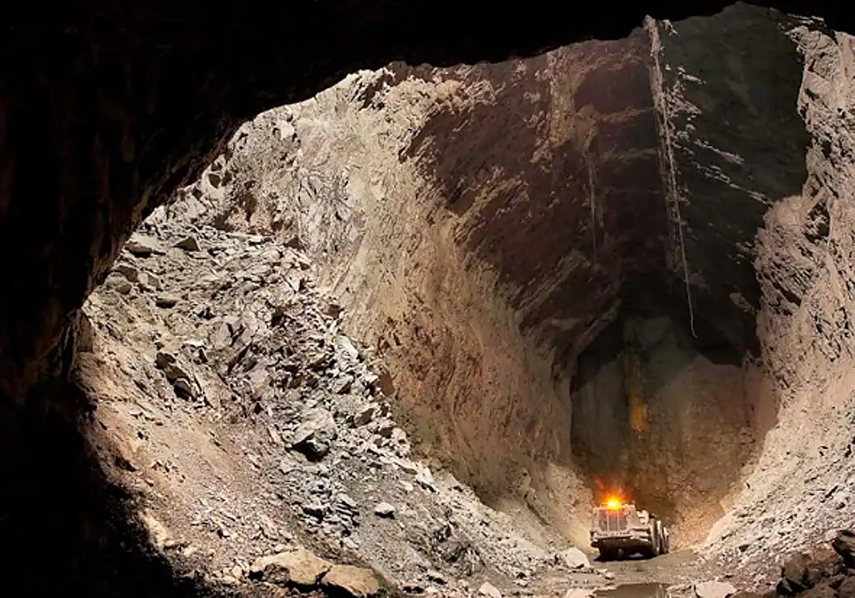 Desaparecidos 15 mineros tras un derrumbe en una mina de Rusia